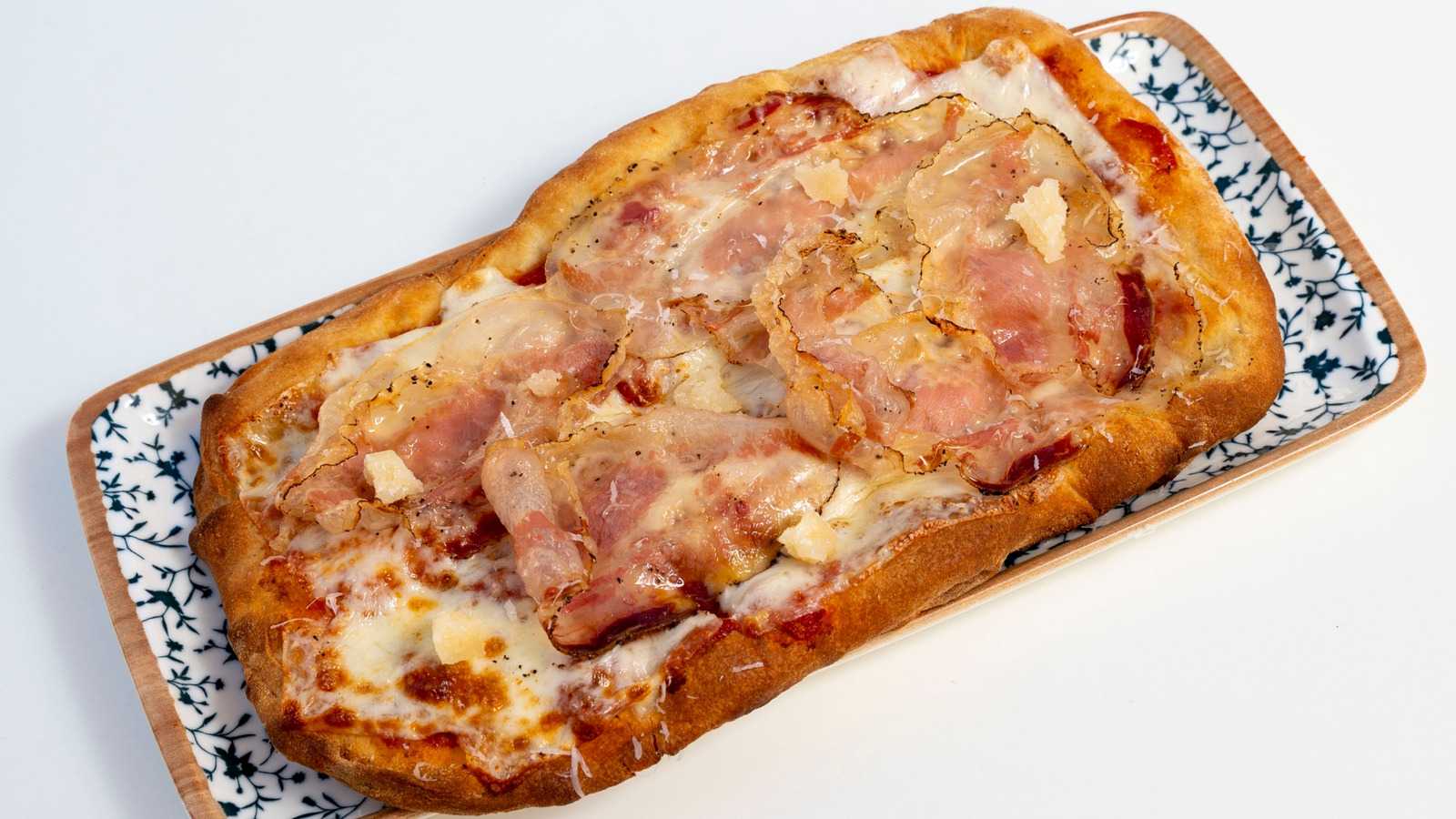 What Is Italian Pinsa, And What Makes It Different From Pizza?