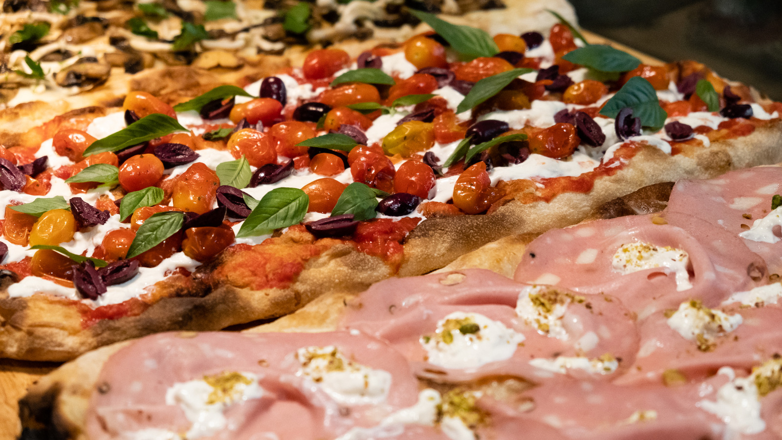 What It Means When You See 'Pizza A Metro' On A Menu