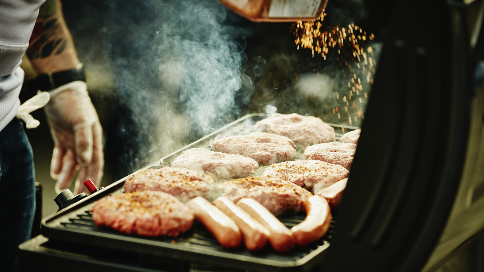 Lid-Open Vs Lid-Closed Grilling: What's The Difference?