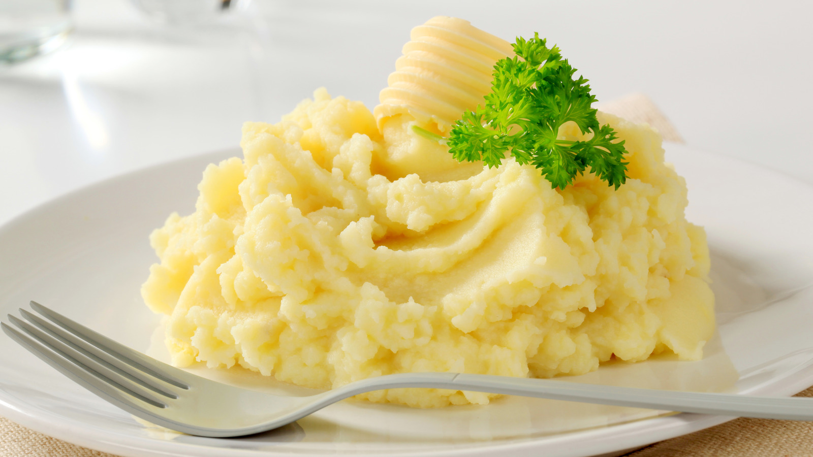 White Wine Is The Key To Expensive Tasting Instant Mashed Potatoes