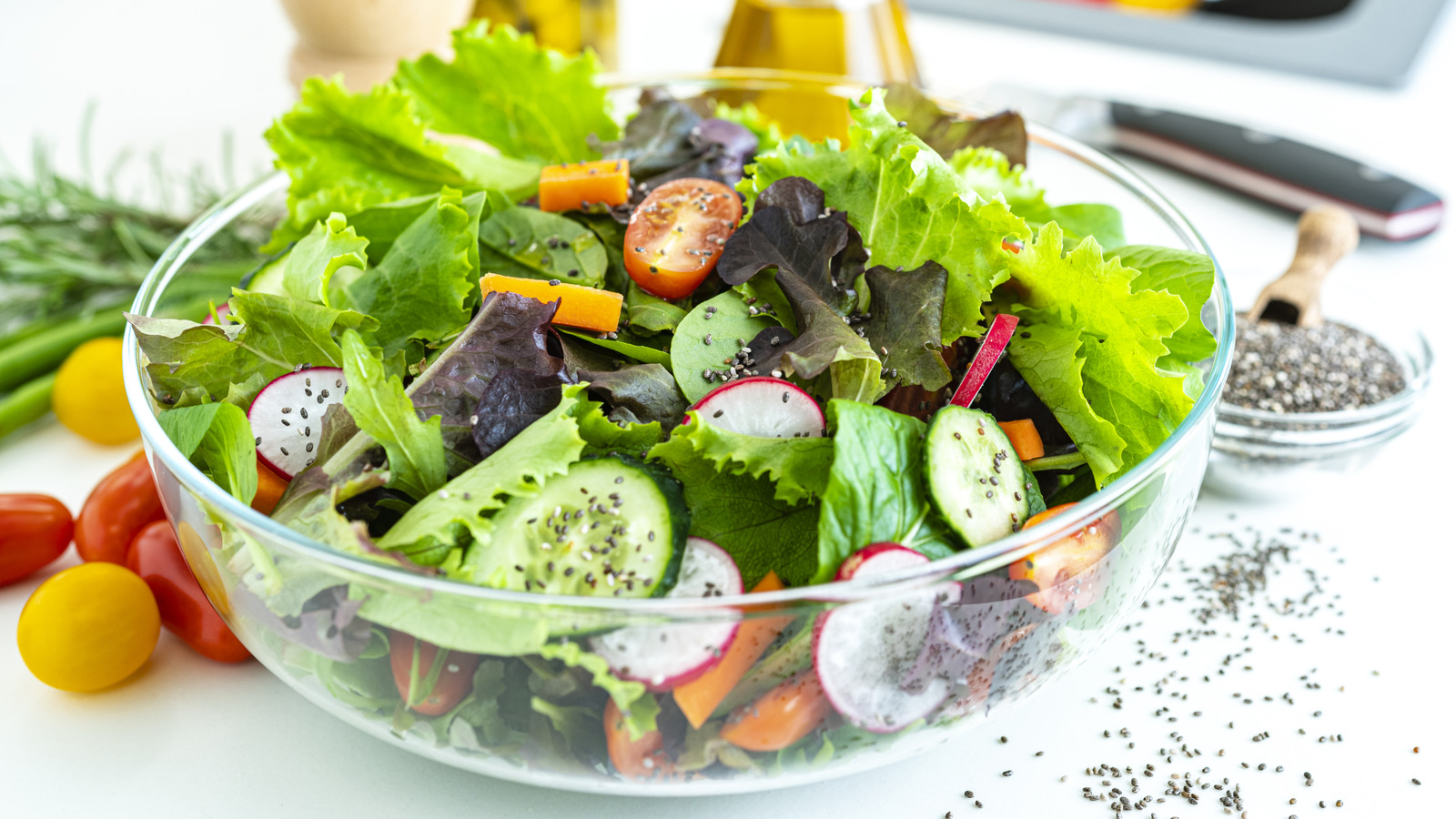 Why Ice Water Is The Secret To The Crunchiest Salad You'll Ever Eat