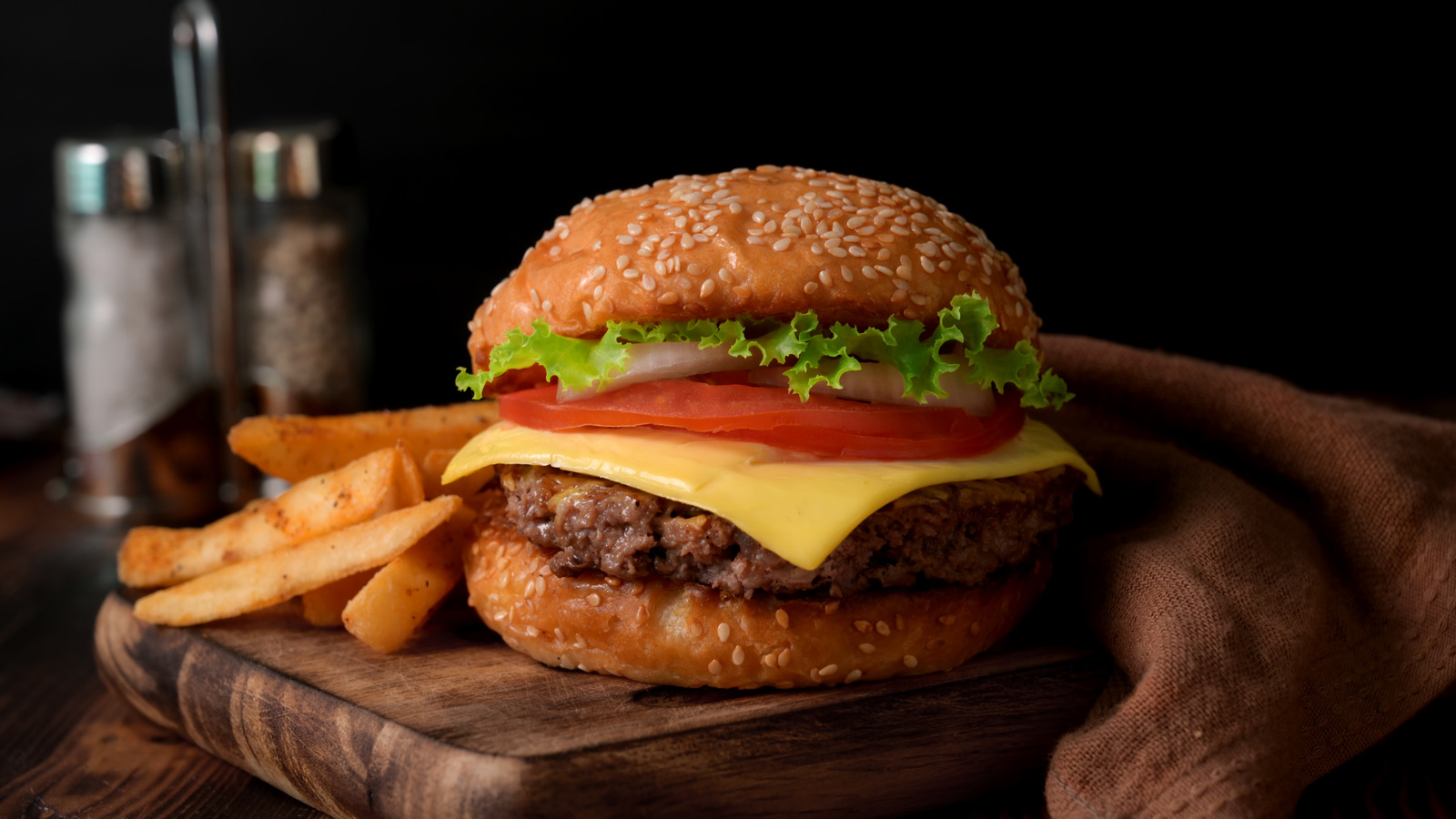 Why It's Important To Use Well-Marbled Meat For Your Burgers