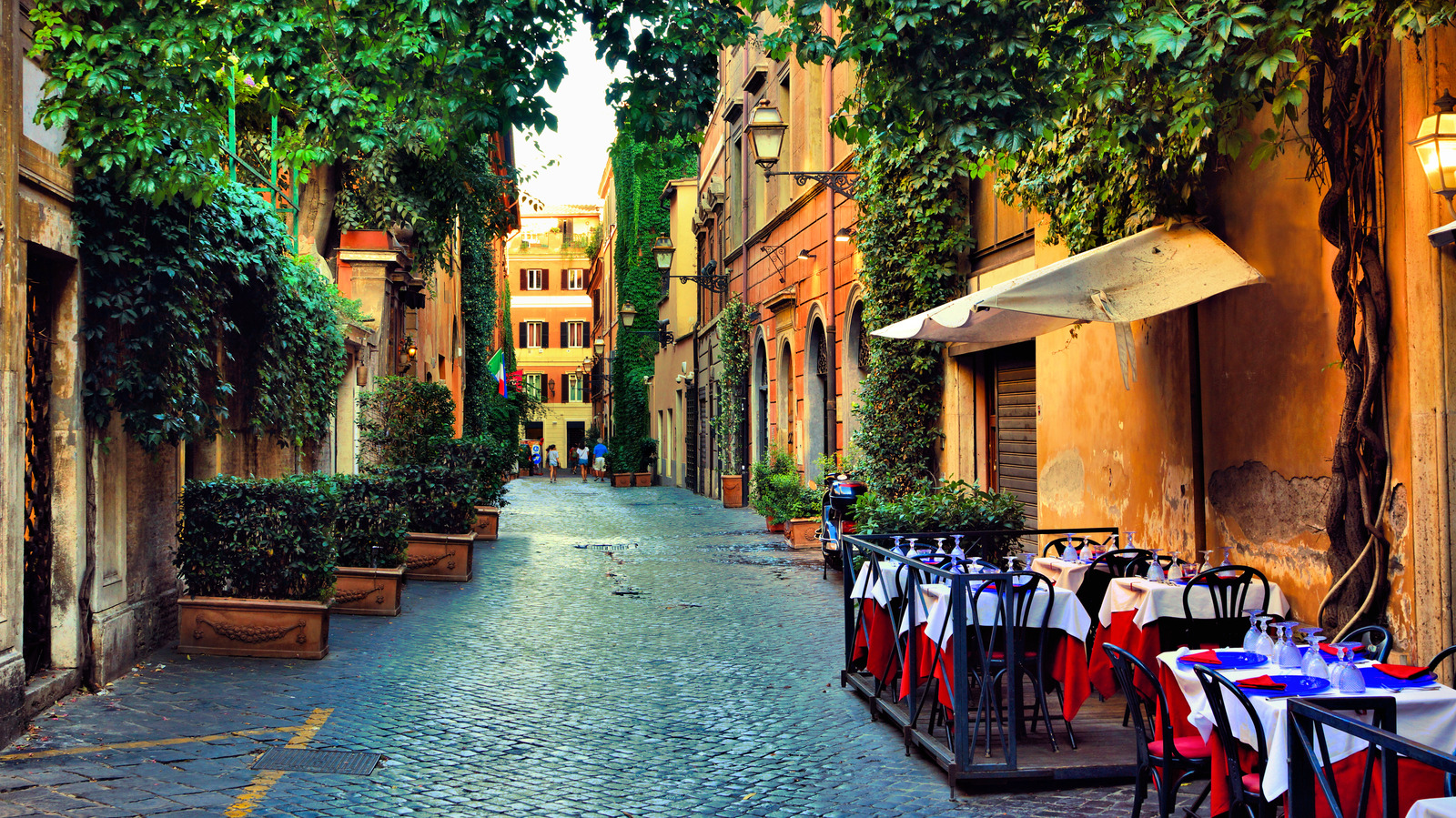 Why Reservations Are So Important When Exploring Restaurants In Italy