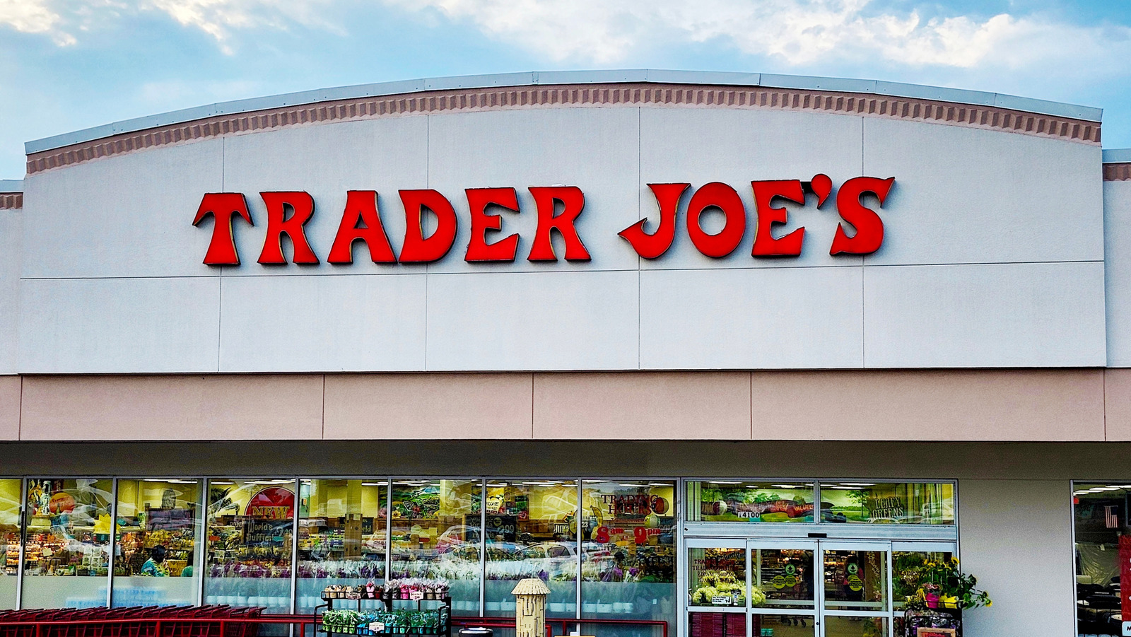 Why Trader Joe's Won't Sell Groceries Through Instacart (Or Other Apps)