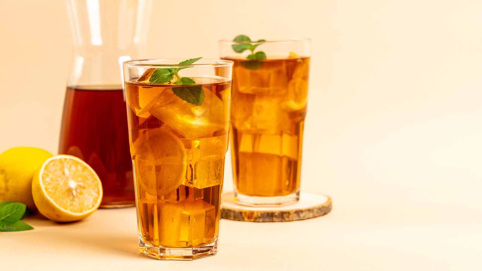 Why You Should Always Use A Glass Container When Making Sun Tea