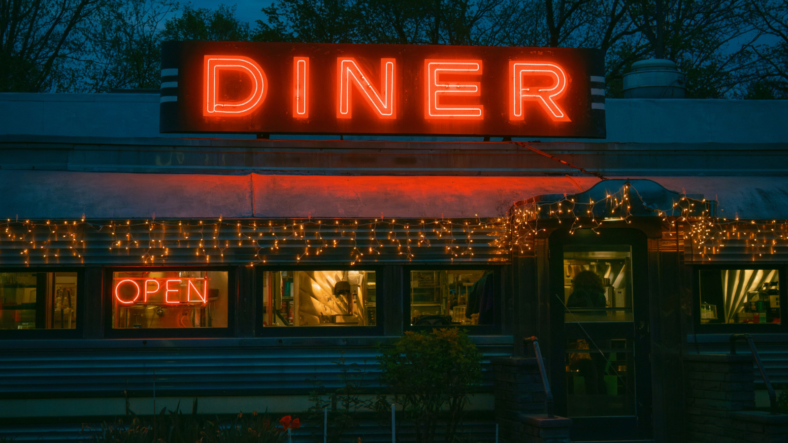 Why You Should Pay Attention To A Restaurant's Signage Before Dining