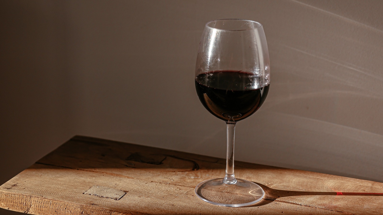 Why You Should Pay Closer Attention To The Color Of Red Wine