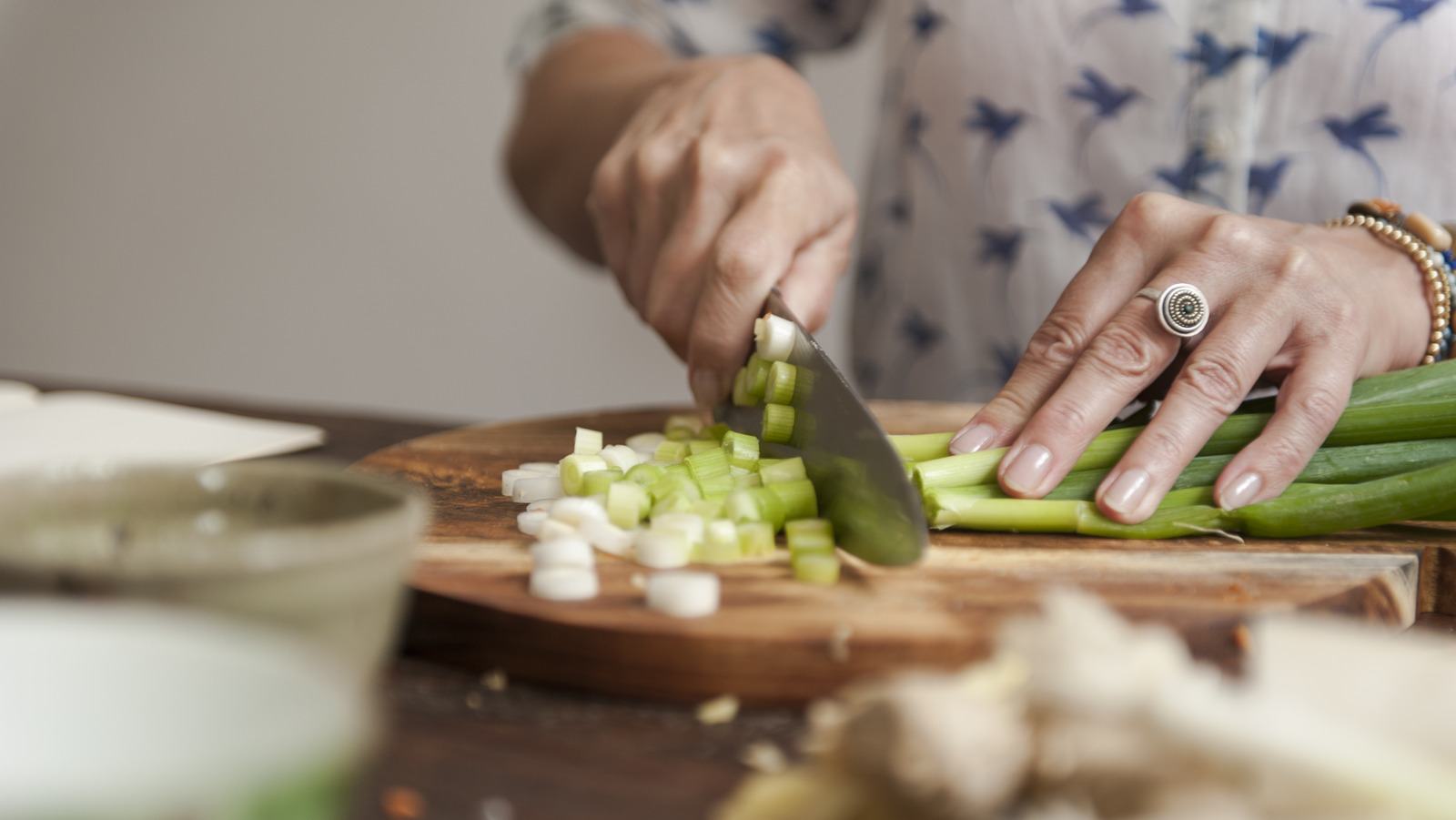 Why You Should Stop Throwing Out The White Parts Of Scallions