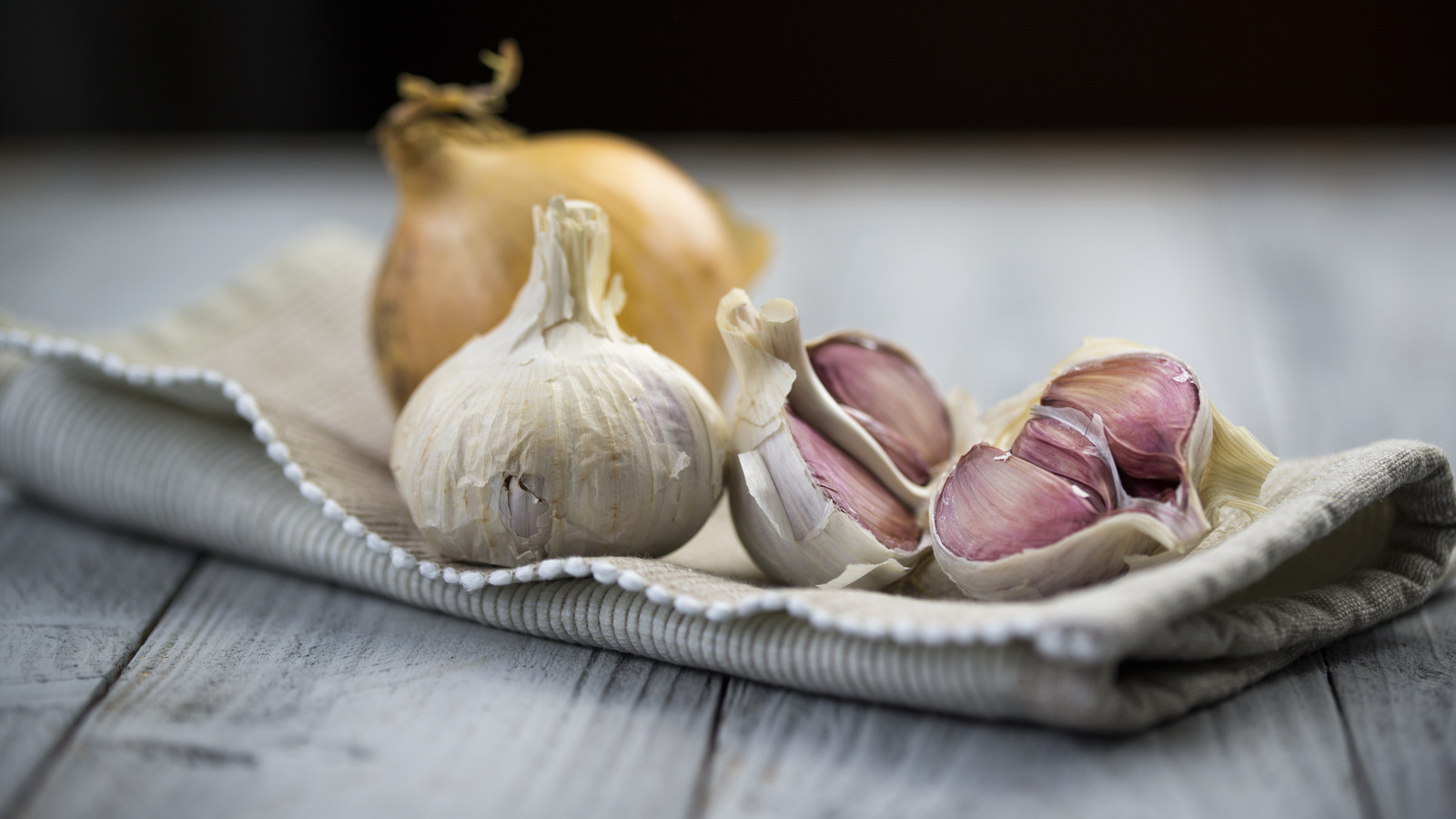 Why You Should Think Twice Before Throwing Garlic Skins Away
