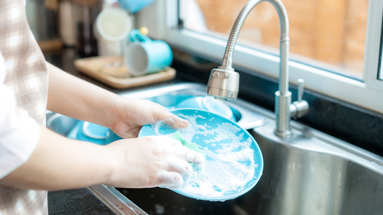 You Can Put Plastic In The Dishwasher, But Not This Kind